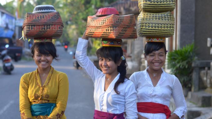 Wanita Hindu Dalam Kitab Manawa Dharmasastra | Paduarsana